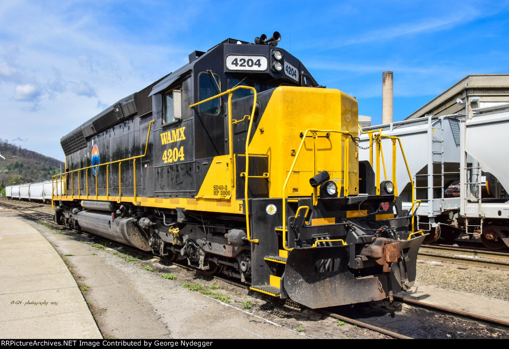 WAMX 4204 / SD40-2 @ the yard of Blue Ridge Southern
